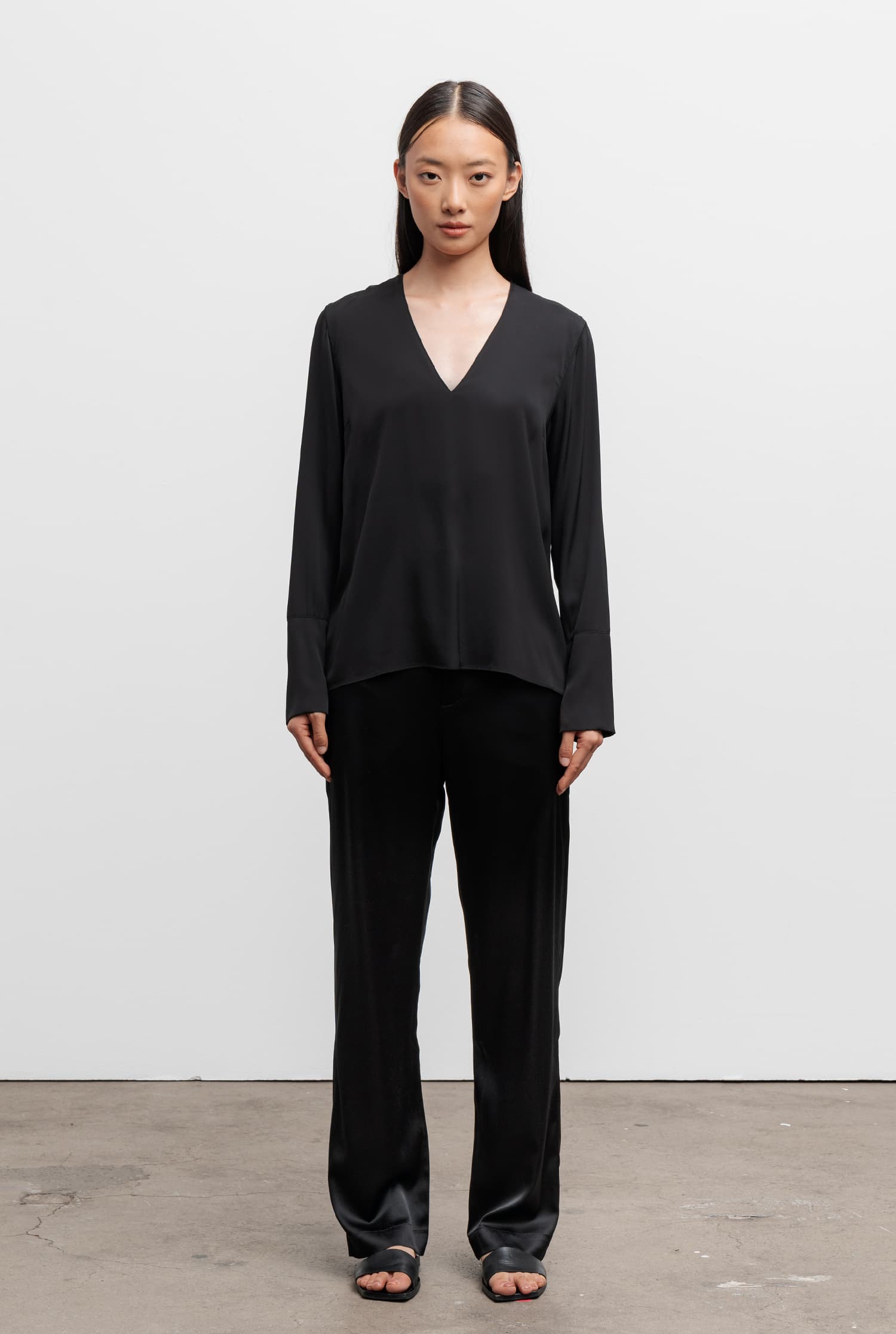 Kelly v-neck silk blouse black